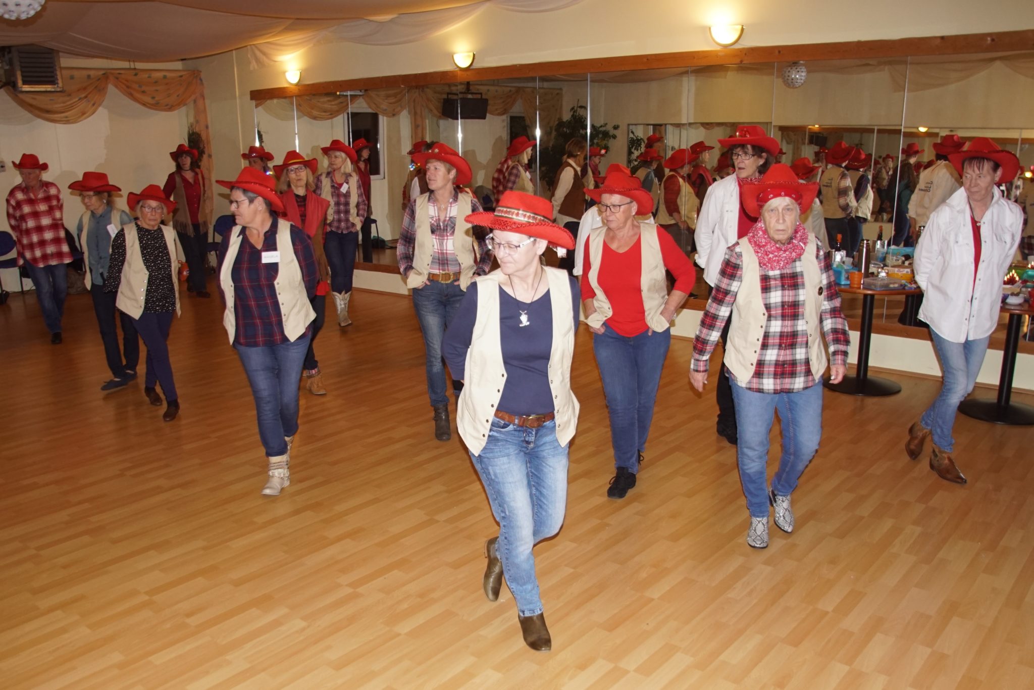 Nikolaus-Tanzen der Linedancer - Cuxverein