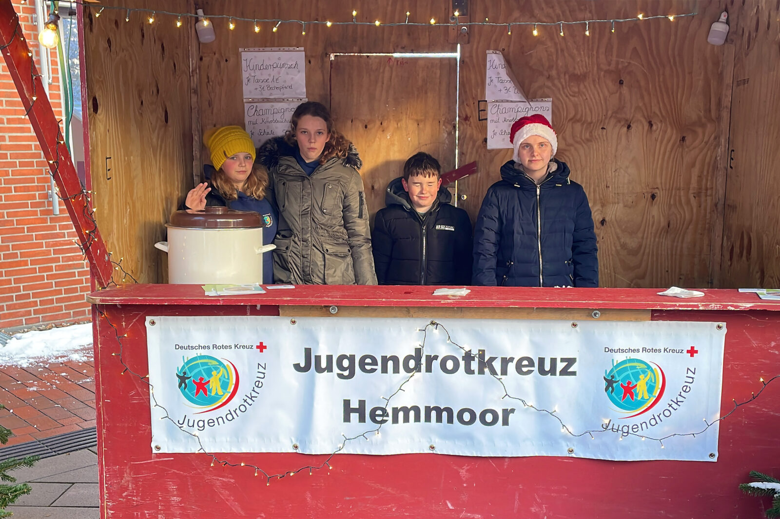 Jugendrotkreuz präsentierte sich auf Weihnachtsmarkt in Hemmoor - Cuxverein
